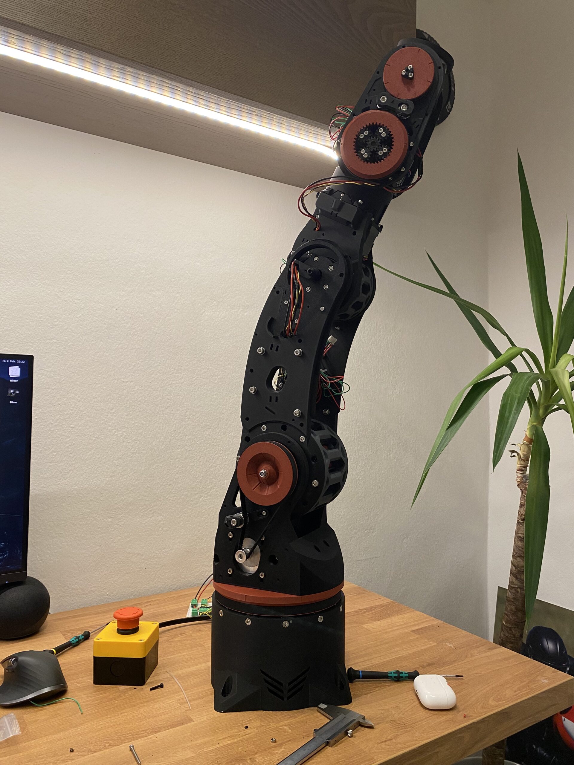 DIY 3D printed robotic arm - ARCTOS